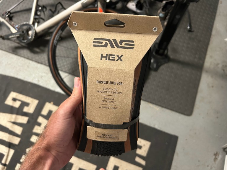 Essai et avis du pneu de gravel ENVE Hex – Sur deux roues